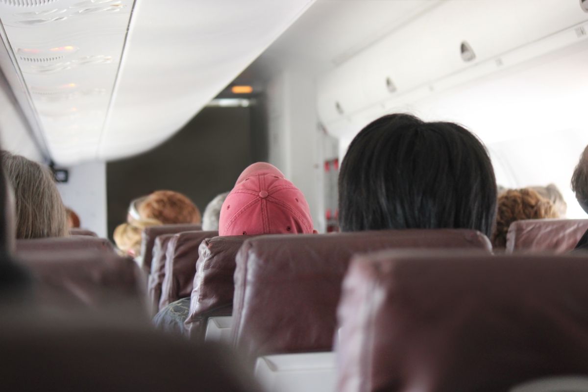Window Vs. Aisle Airplane Seat: Which Is Better? - Track Flight